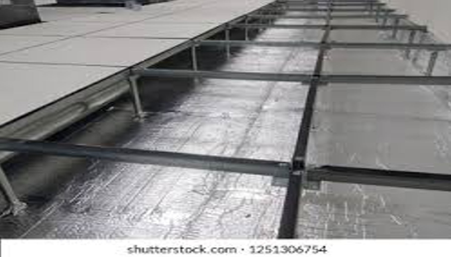 Raised Floor vs Traditional Flooring: Powerplant Efficienc